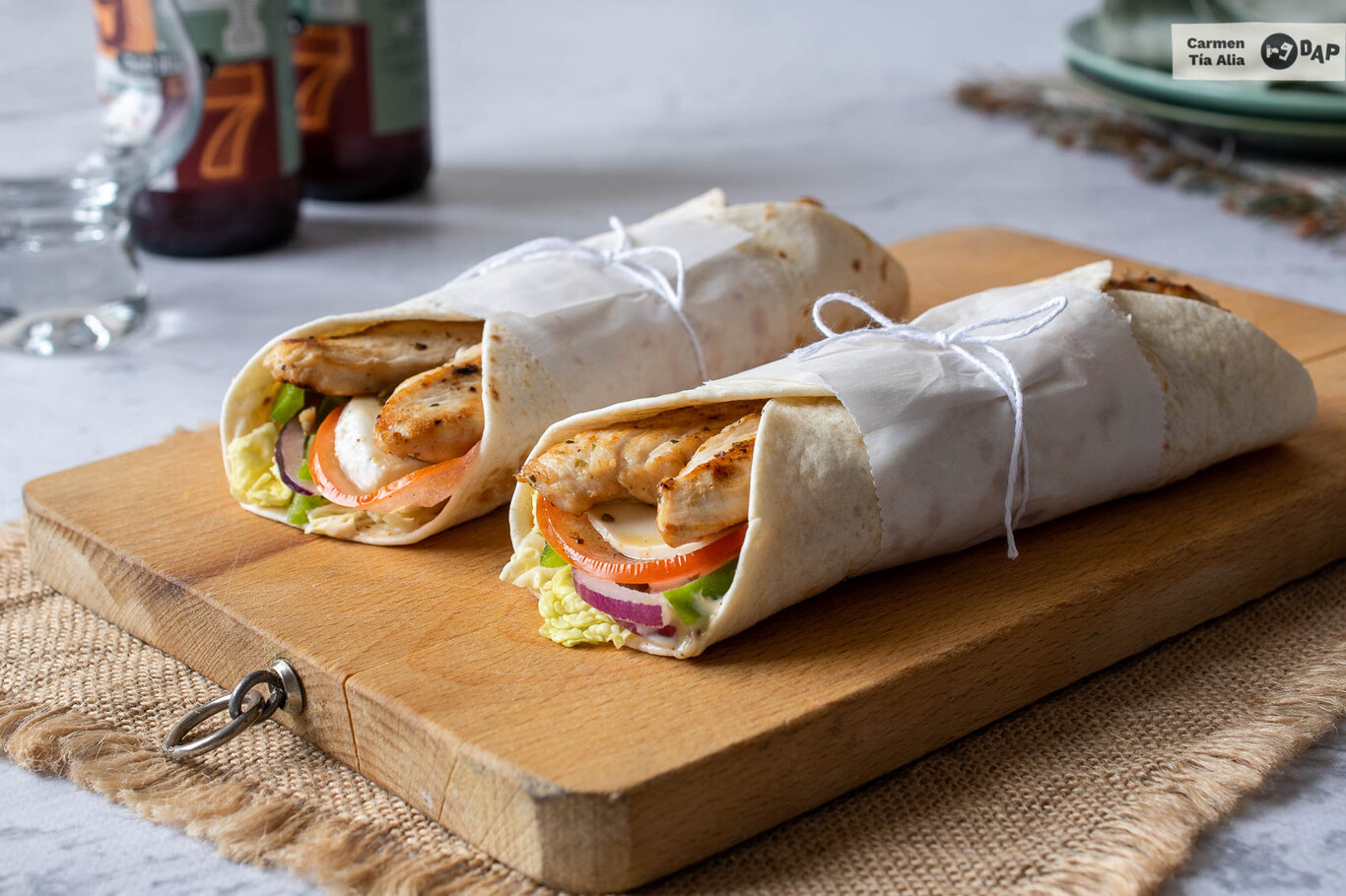 Cómo hacer wraps de pollo con hummus y vegetales deliciosos